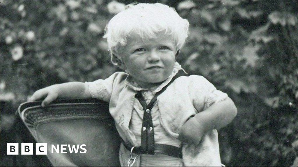 Jeremy Corbyn shares baby photos on The One Show - BBC News