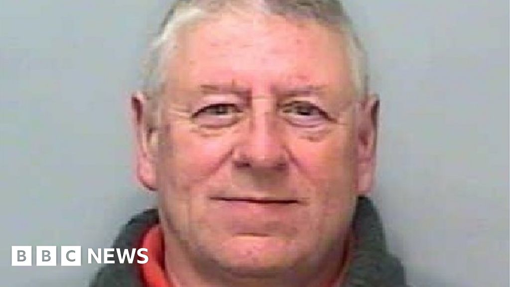 Derek Snelling, who stole £41k from mother, ordered to repay £1 - BBC News