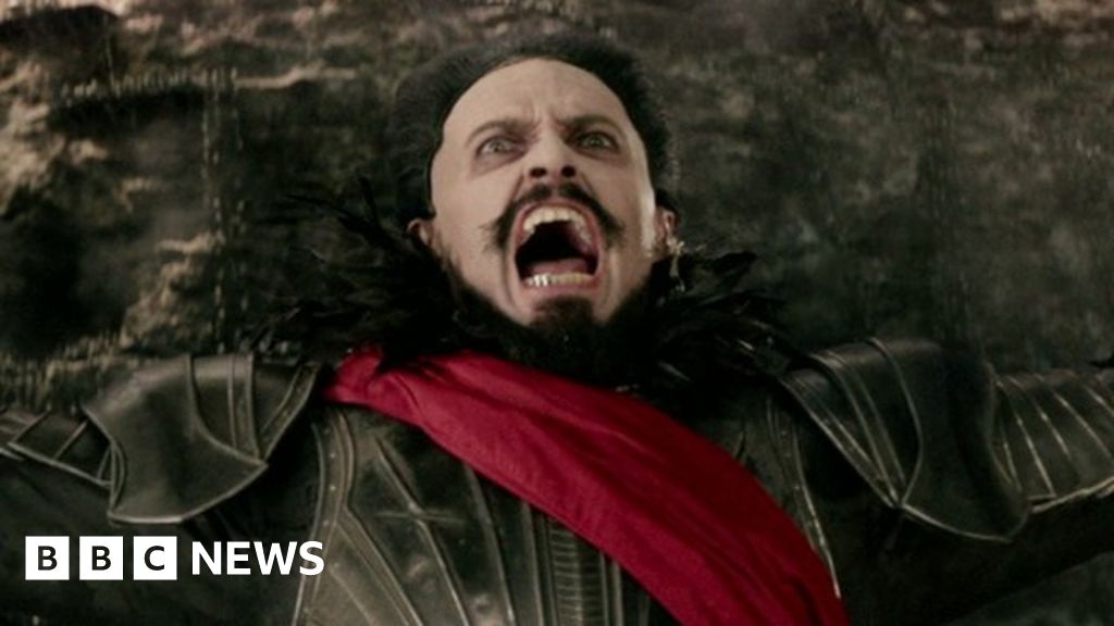 Hugh Jackman on playing Pan pirate Blackbeard - BBC News
