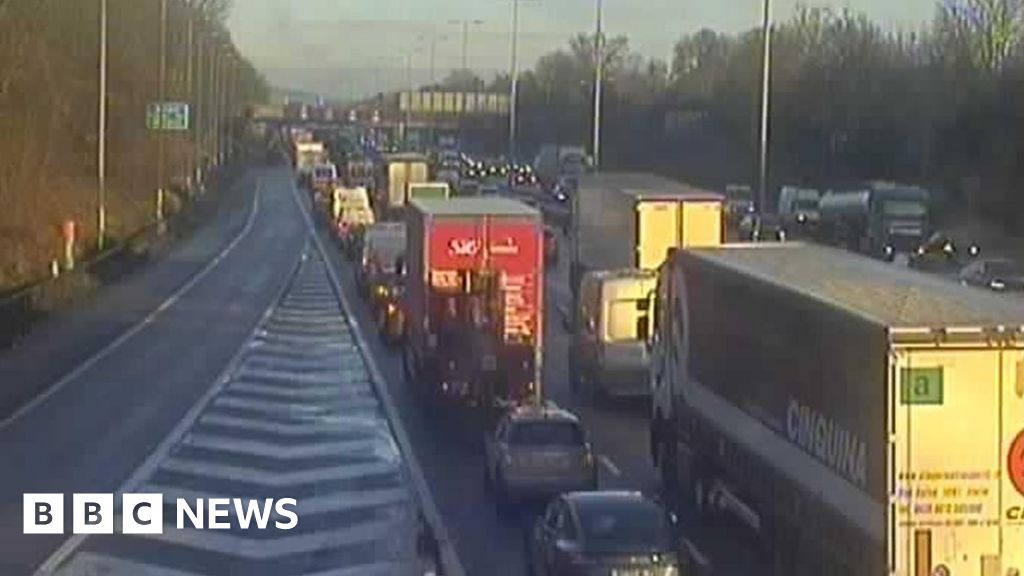 M1 In Leicestershire Motorway Fully Reopens After Multi Vehicle Crash