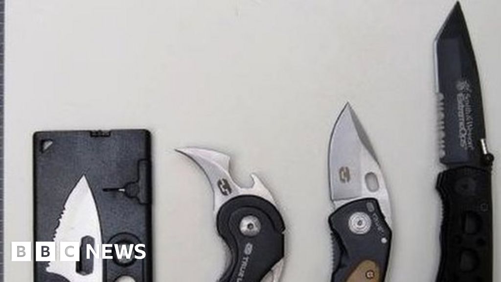 Weapons cache with 62 knives found in London car boot - BBC News