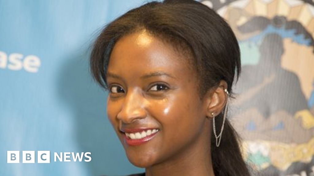 Lyndsey Scott says models can also be coders - BBC News