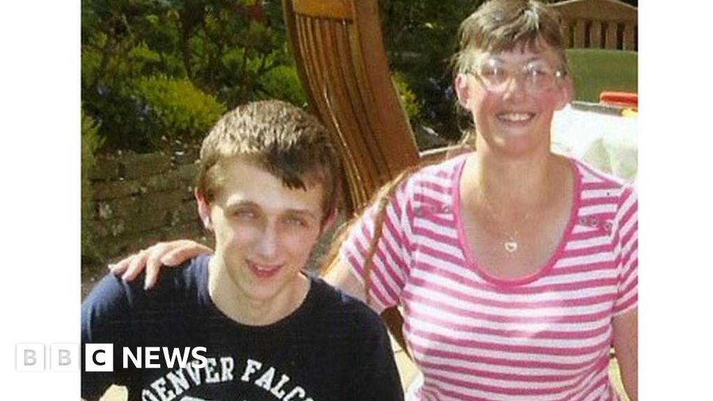 Mother of Trump suspect Michael Sandford to crowdfund case - BBC News