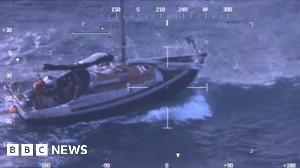 People smuggling arrests made after yacht ran aground