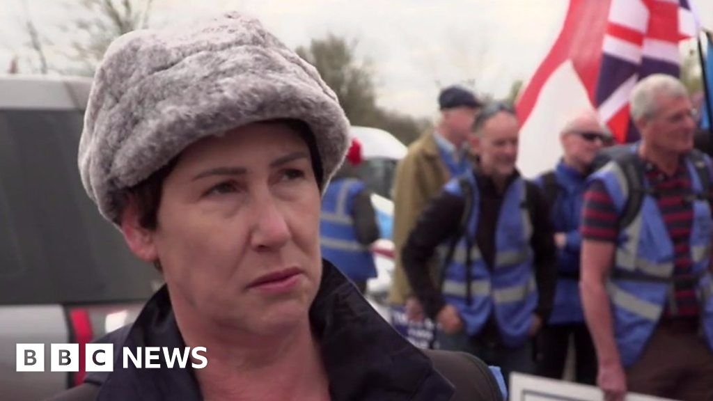 The Leavers marching 270 miles to ‘ensure we Brexit’ - BBC News