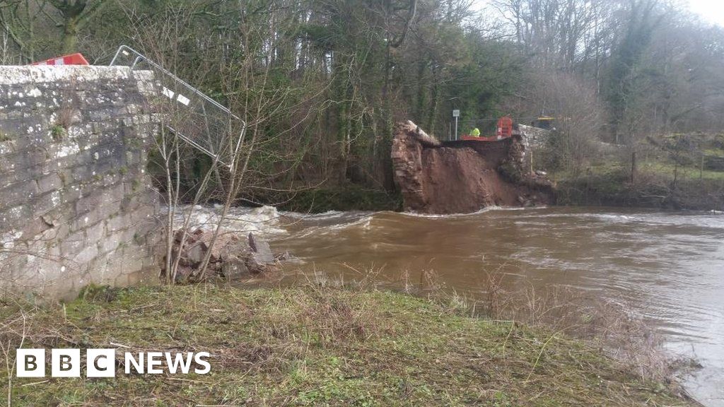 Bell Bridge collapses into River Caldew - BBC News