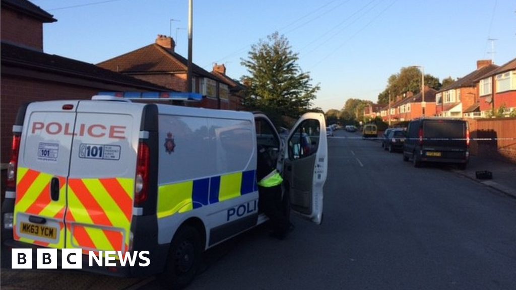 Turf war over drugs 'causing Salford shootings' - BBC News