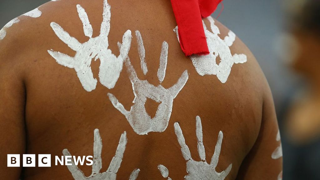 Australia given mixed score on indigenous 'gap' - BBC News