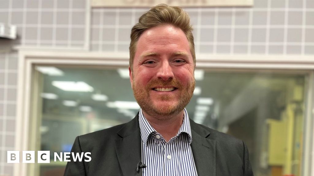 Bristol composer starts choir to sing video game music - BBC News