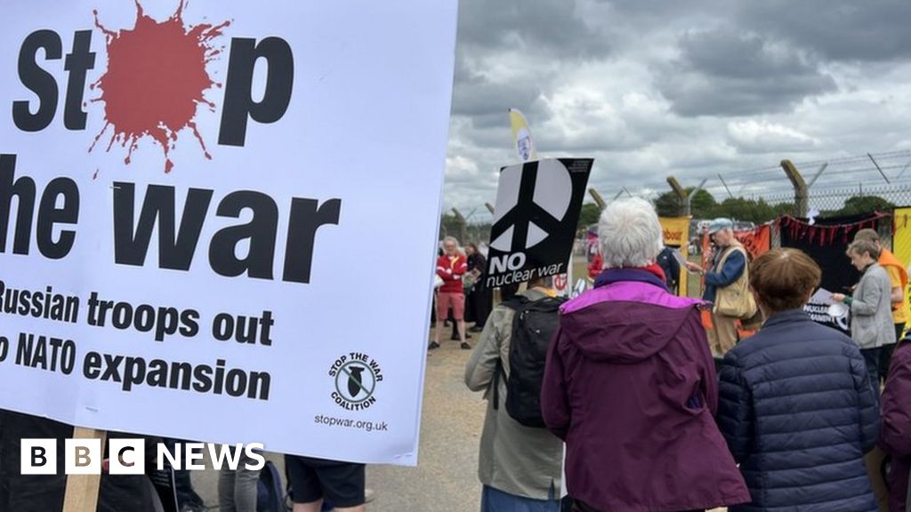 RAF Lakenheath: Protesters oppose possible nuclear arms return - BBC News