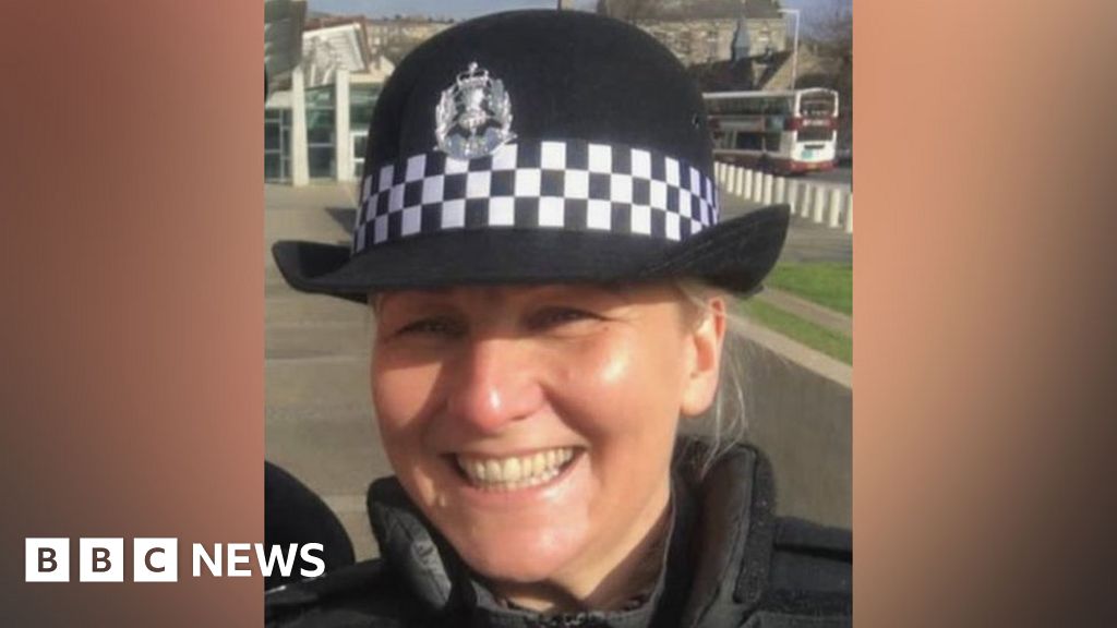 Rhona Malone: Cover-up claim over police review of sexism case - BBC News