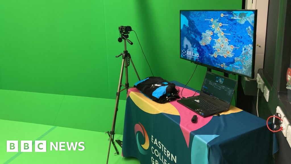 XR lab in Bury St Edmunds is 'incredibly exciting' for students - BBC News