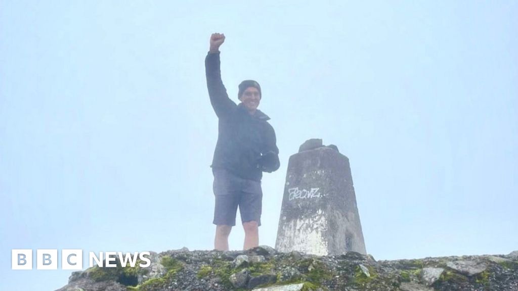 Leeds heart attack climber scales peak with rescuer - BBC News