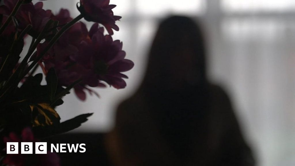 Strangling: Calls for a new non-fatal strangulation offence - BBC News