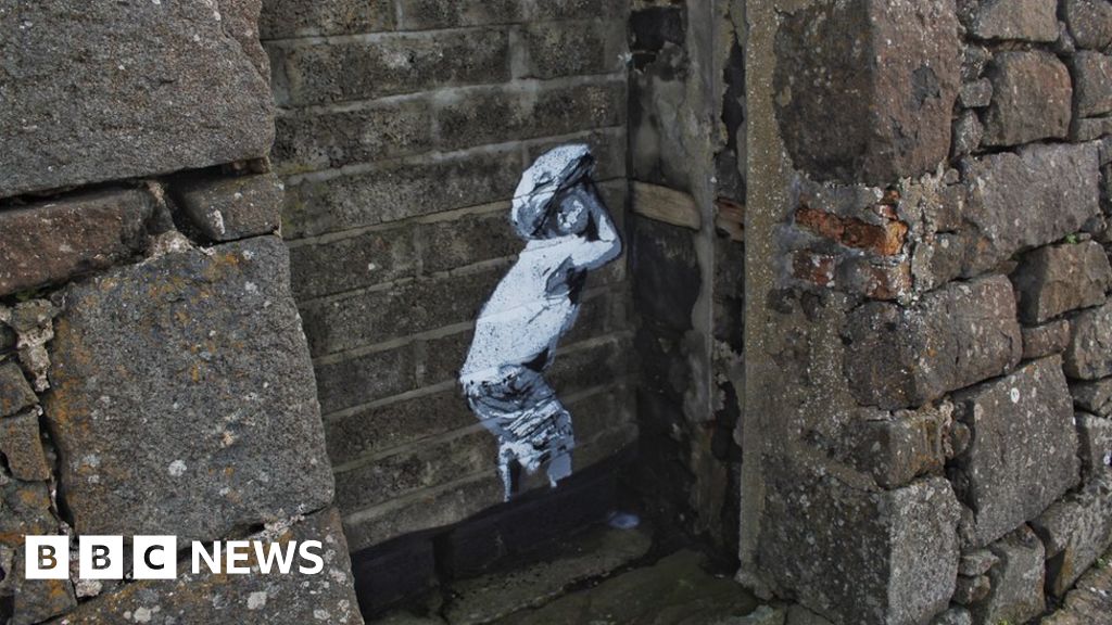 Banksy-style artwork the talk of Portstewart - BBC News