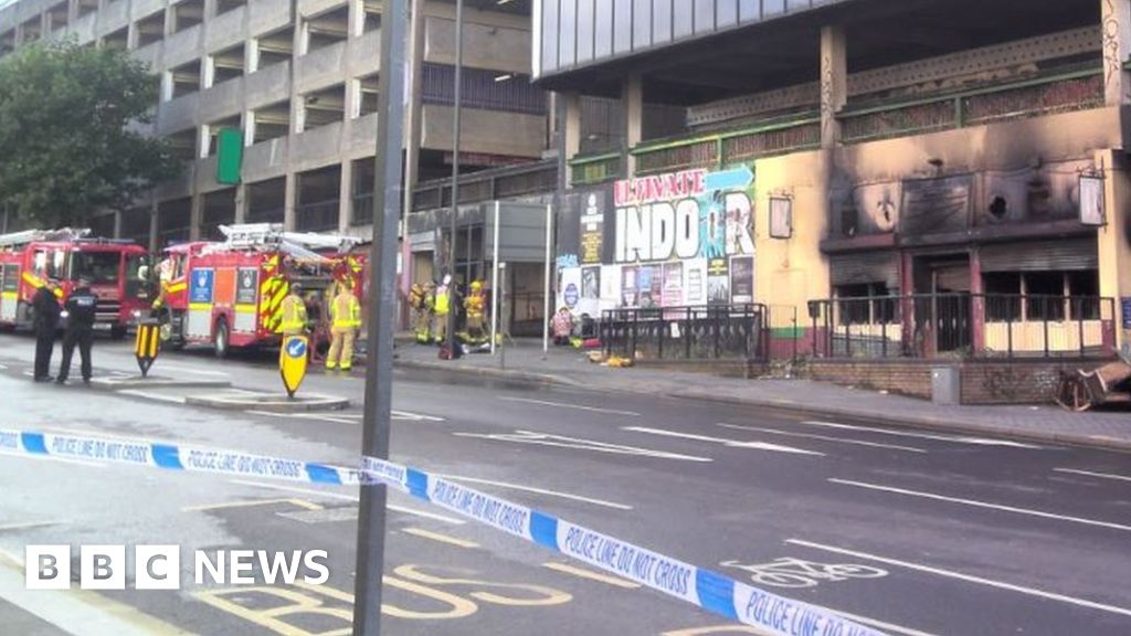 Liverpool fire: Arson arrest over large blaze near Adelphi Hotel - BBC News