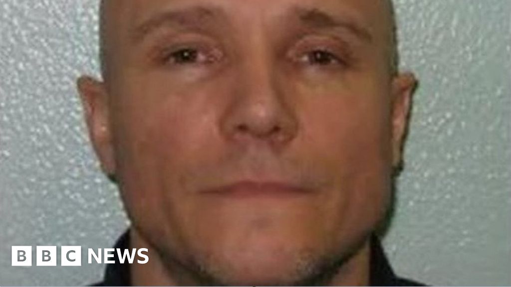 Stephen Lawrence suspect Neil Acourt jailed over £4m drug plot - BBC News