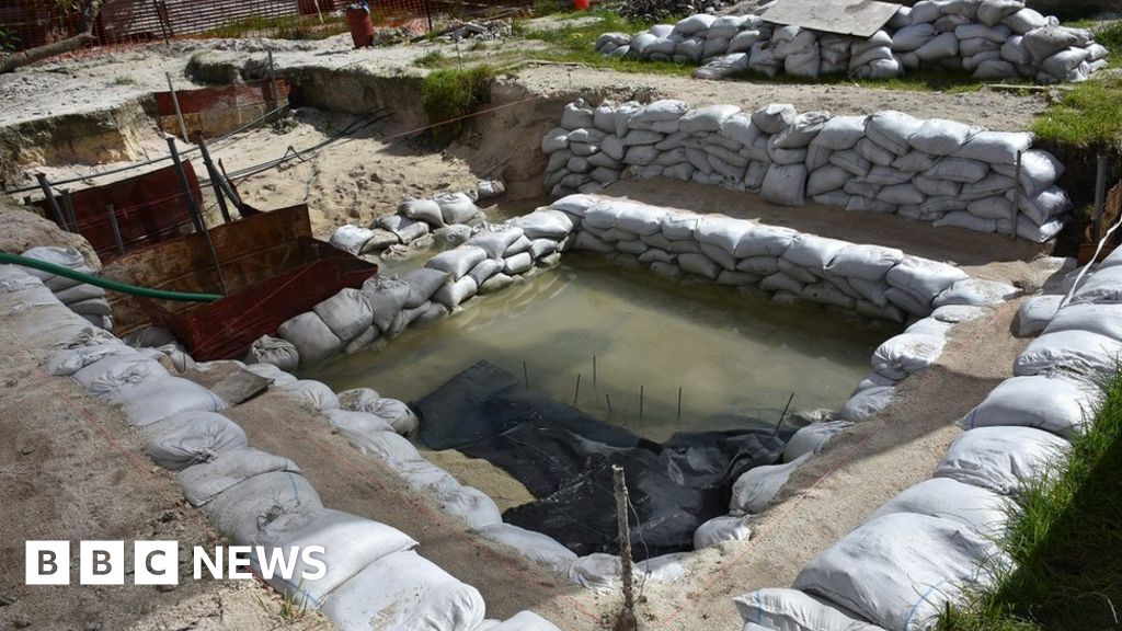 Bodies of US WW2 troops found on Pacific island - BBC News