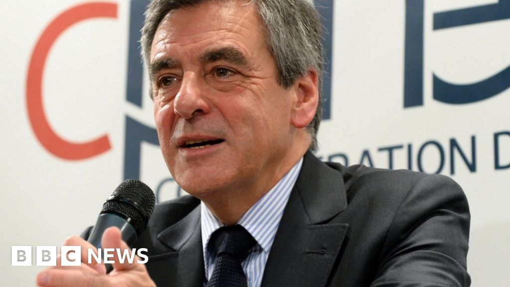 French Republicans back embattled Fillon - BBC News