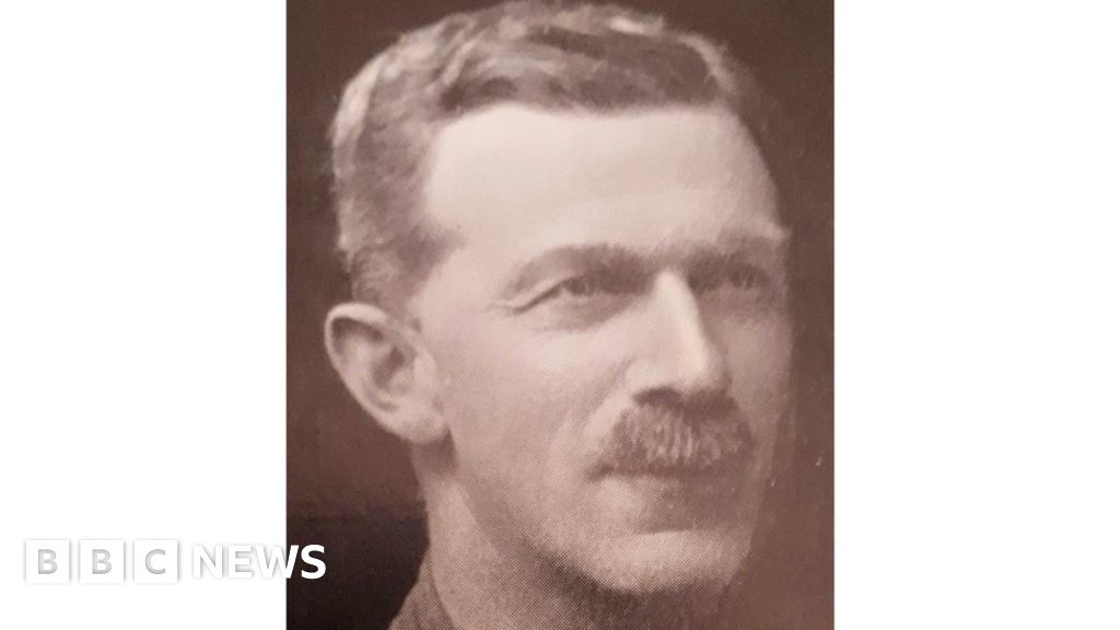 Ambrose Ricardo: Blue plaque for Sion Mills war hero - BBC News