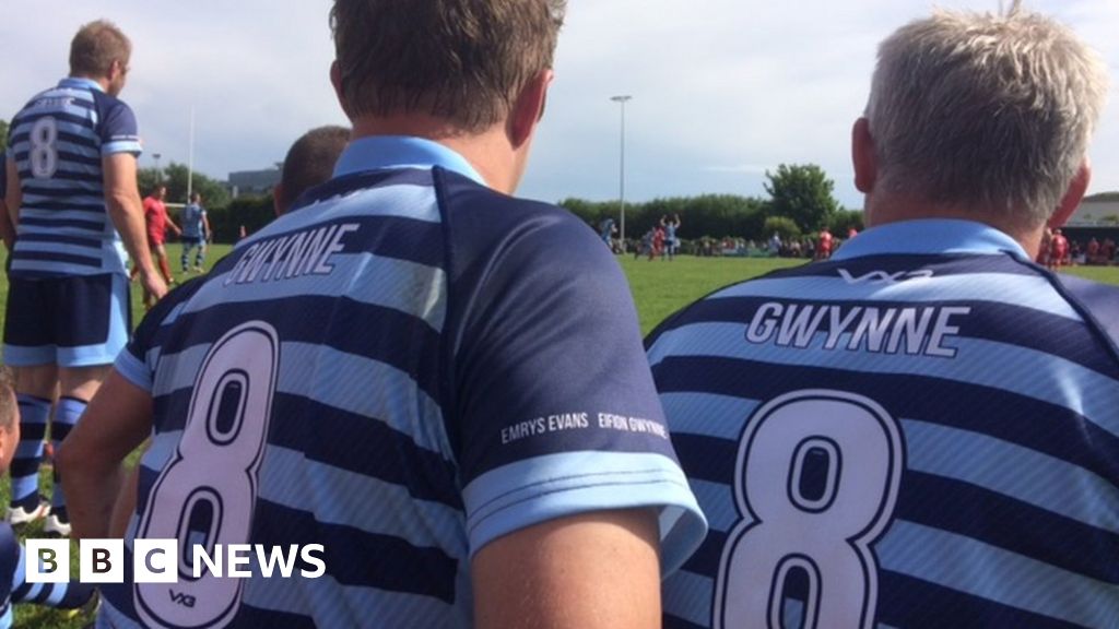4,000 attend charity rugby match for Eifion Gwynne - BBC News