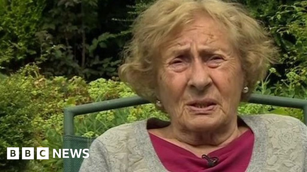 Auschwitz guard Groening's admission 'brave' - survivor - BBC News