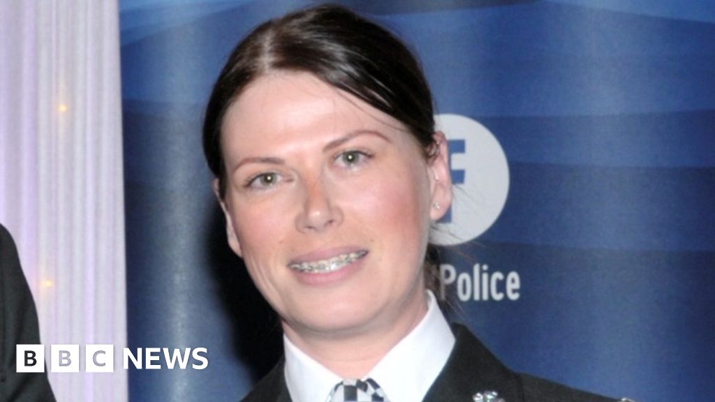 Wrexham police officer wins north Wales diversity award - BBC News