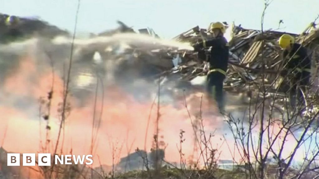 Cleveland Fire Brigade summer arson attacks cost £900,000 - BBC News