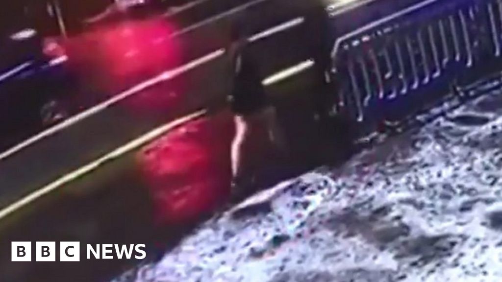 Libby Squire: New CCTV of missing student emerges - BBC News