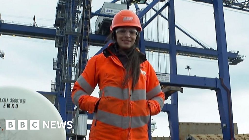 Mia Allen becomes Humber ports' first female ship to shore crane driver