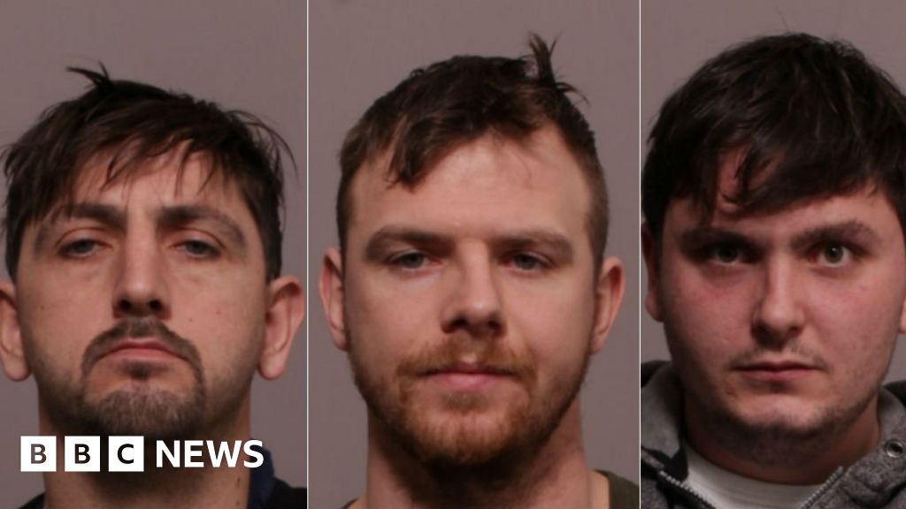 Men jailed after cash machine ram-raids across East Midlands - BBC News