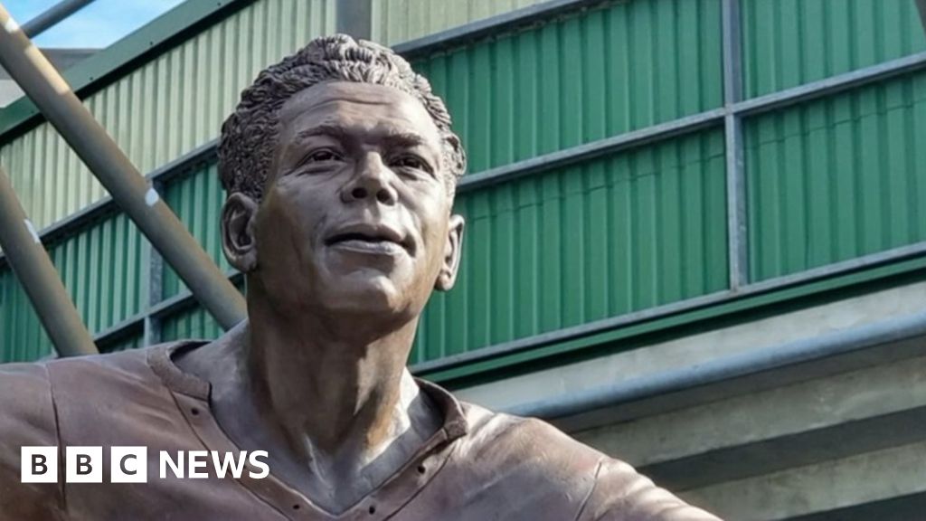 Jack Leslie statue unveiled at Plymouth Argyle