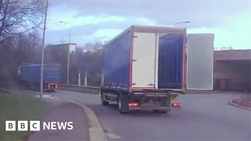 Dashcam captures pallet truck fall from lorry joining M1 - BBC News