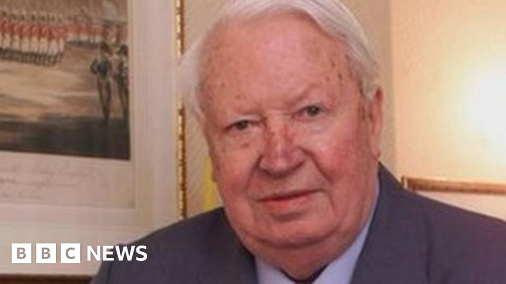 Sir Edward Heath abuse claims: IPCC investigates police - BBC News