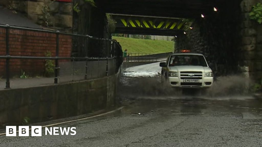 Heavy rain causes flash flooding in Wrexham and Bagillt - BBC News