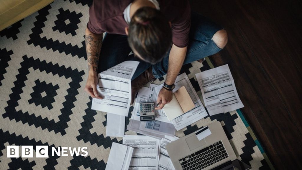 Government bodies 'worst for aggressive debt collection' - BBC News