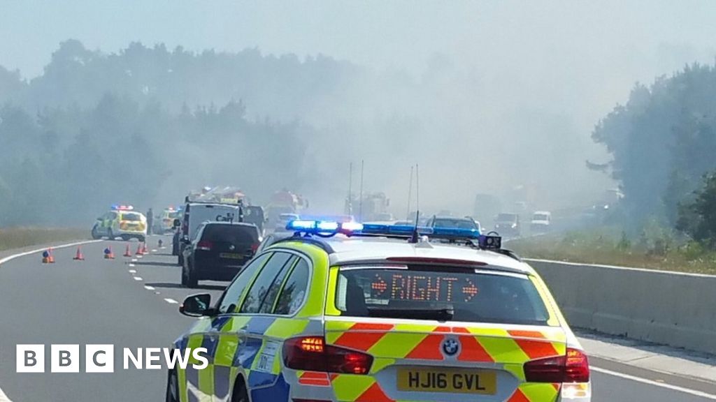 Christchurch fire closes part of dual carriageway - BBC News