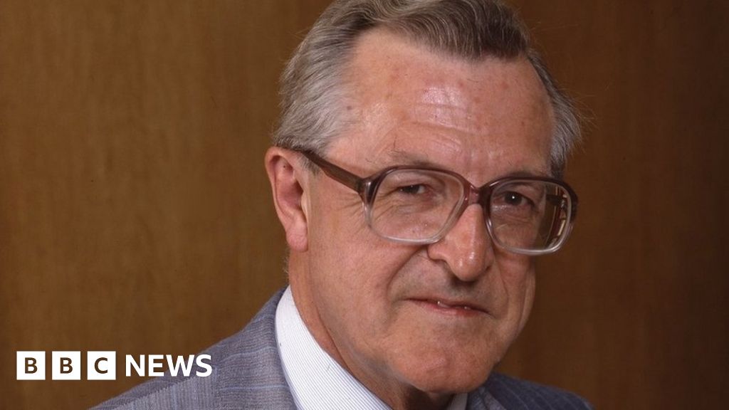 Dr James Kincade: Tributes paid to former BBC NI governor - BBC News