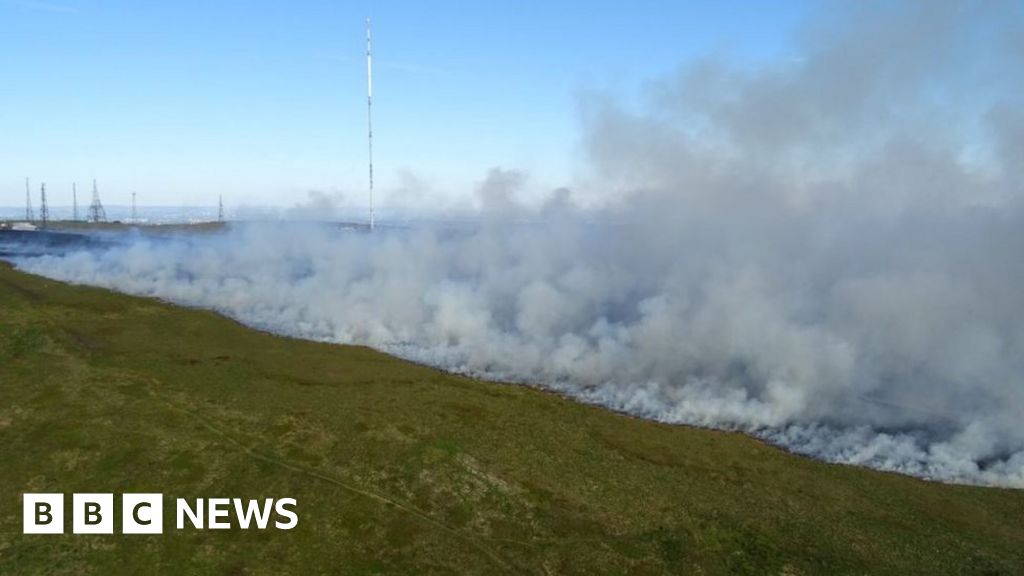 Crews tackle moorland blaze near Winter Hill TV mast - BBC News