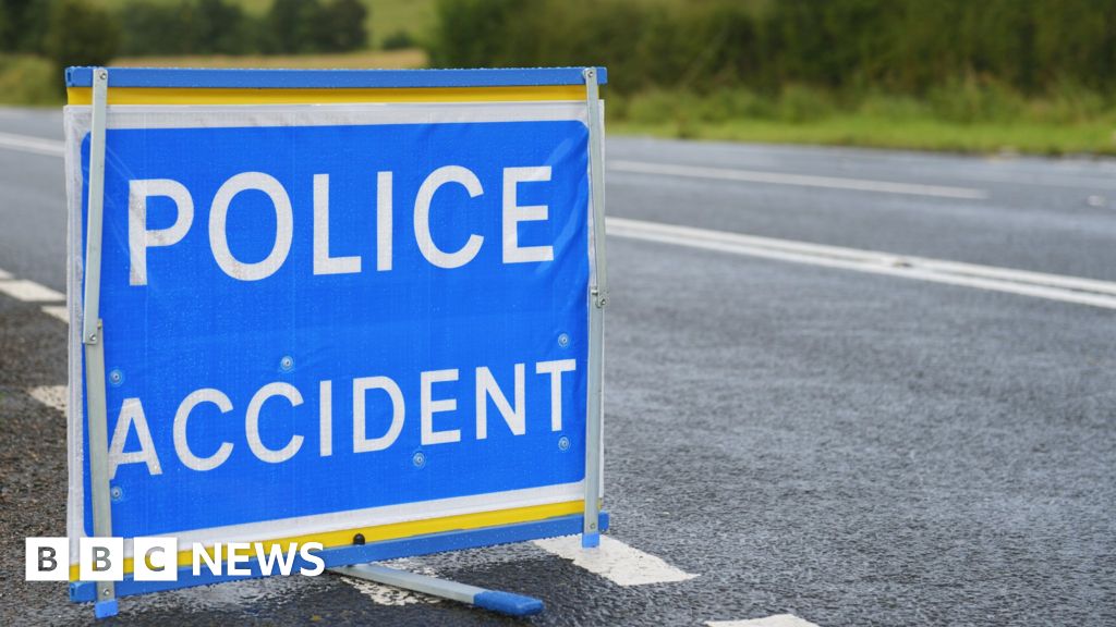 Driver dies in single-vehicle crash on A72 near Peebles - BBC News