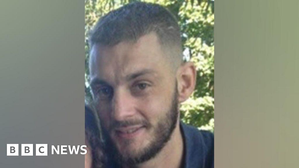 Matthew Schofield: Two more arrested in Leicester murder investigation - BBC News