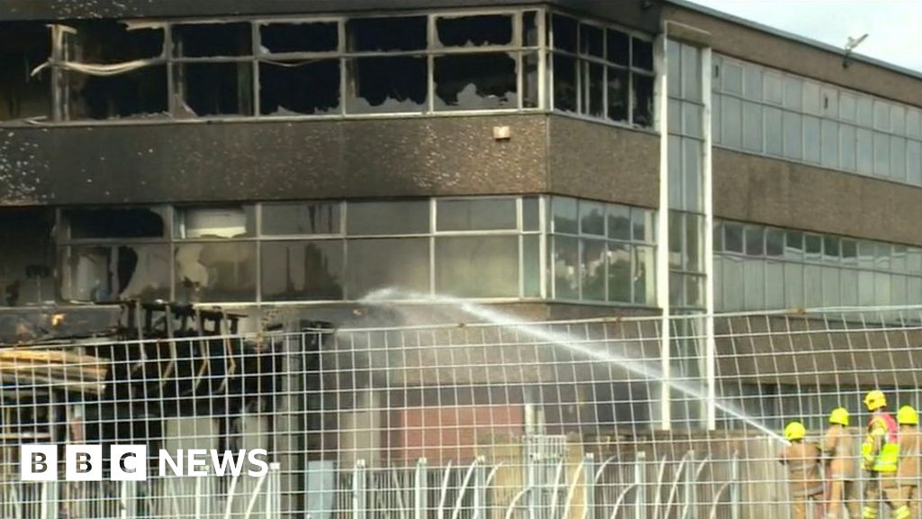 Woodmill High School fire: Boy arrested over Dunfermline blaze - BBC News