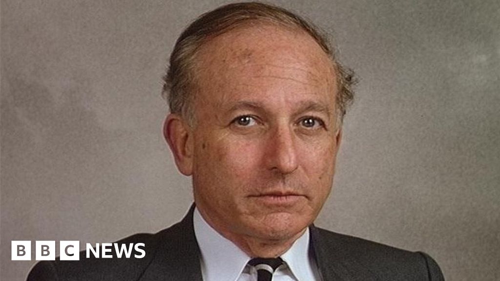Lord Janner 'should have been prosecuted 25 years ago' - BBC News