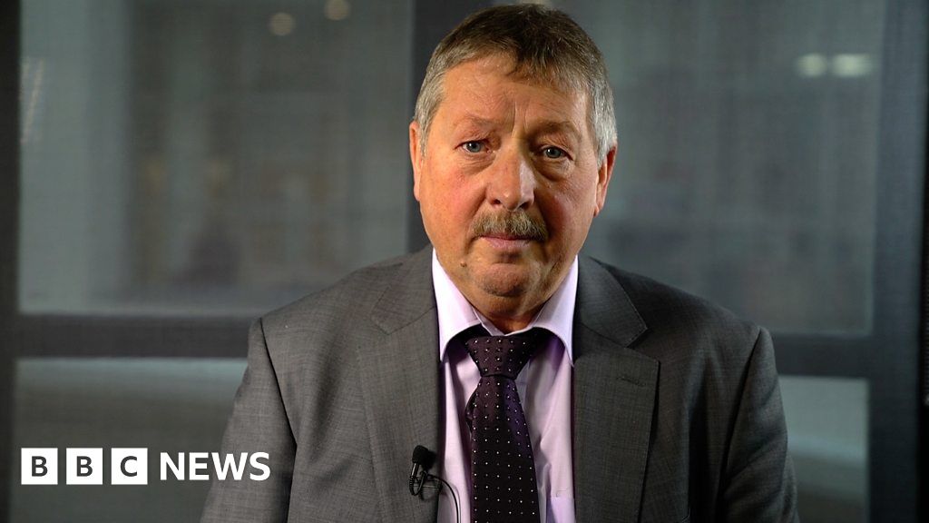 'PM's deal doesn't allow UK to leave the EU' - Sammy Wilson - BBC News