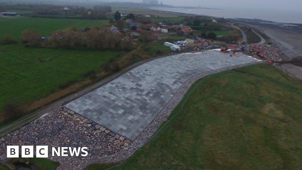Somerset village uses Dutch sea defence to avert flooding