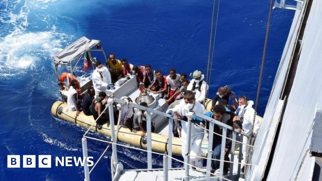 Migrants crisis: More than 4,000 people rescued near Libya coast - BBC News