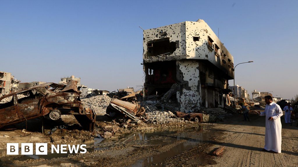 Awamiya: Inside the devastated Saudi Shia town - BBC News