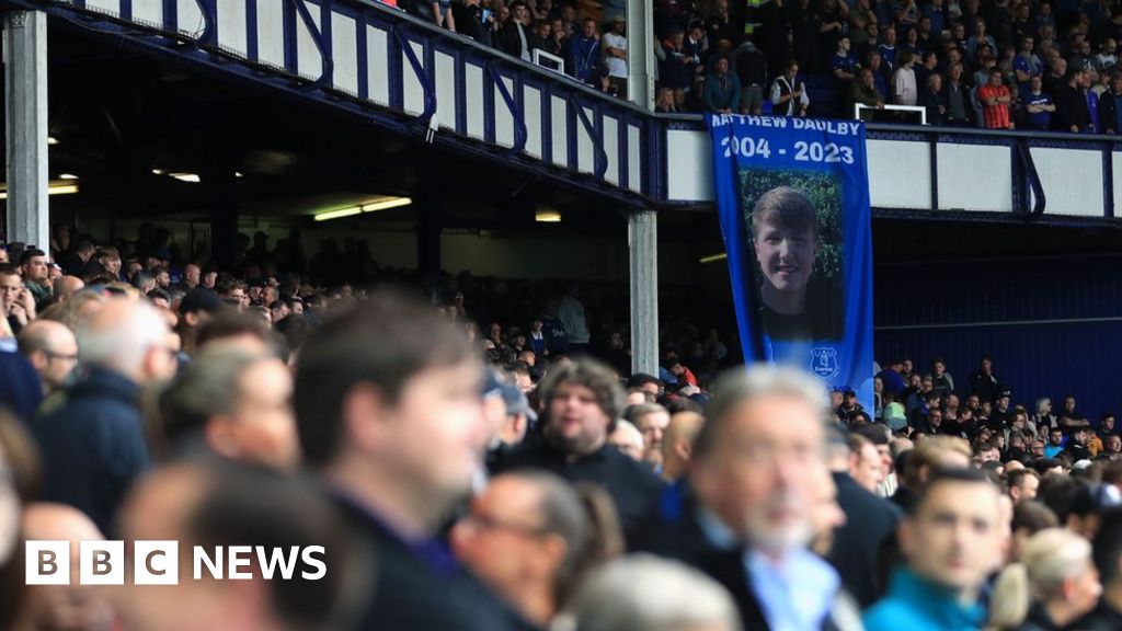 Matthew Daulby: Everton fans pay tribute to teenager who was stabbed to ...