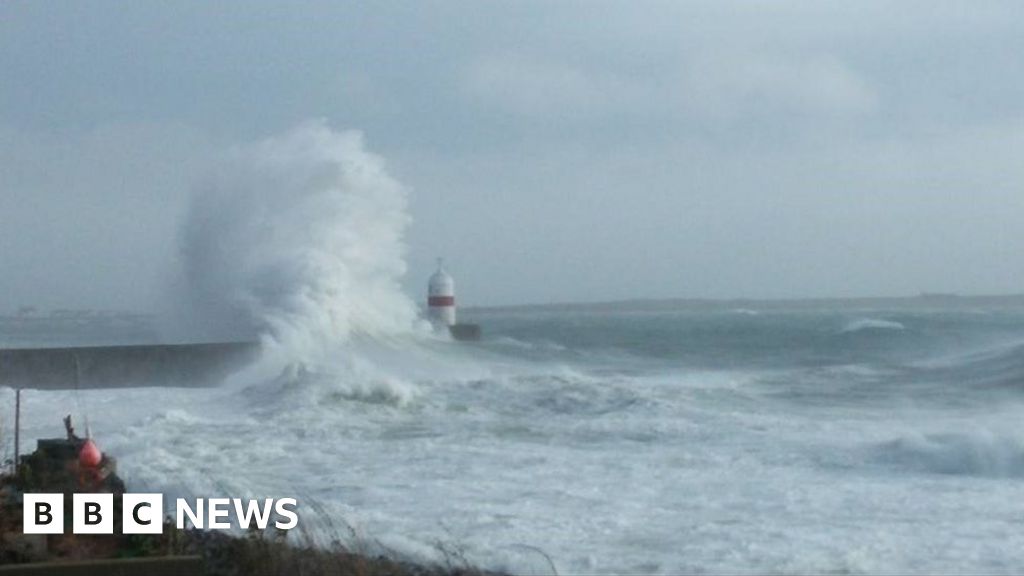 Storm Jonas: Ferries cancelled and trees down as 75mph winds hit island ...