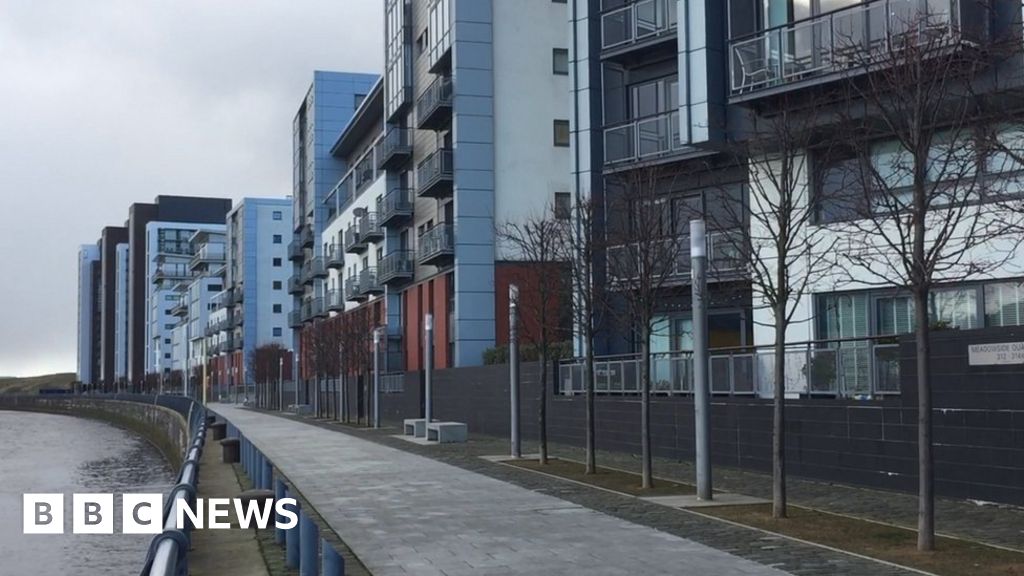 Glasgow Harbour developer to pay for replacement cladding - BBC News